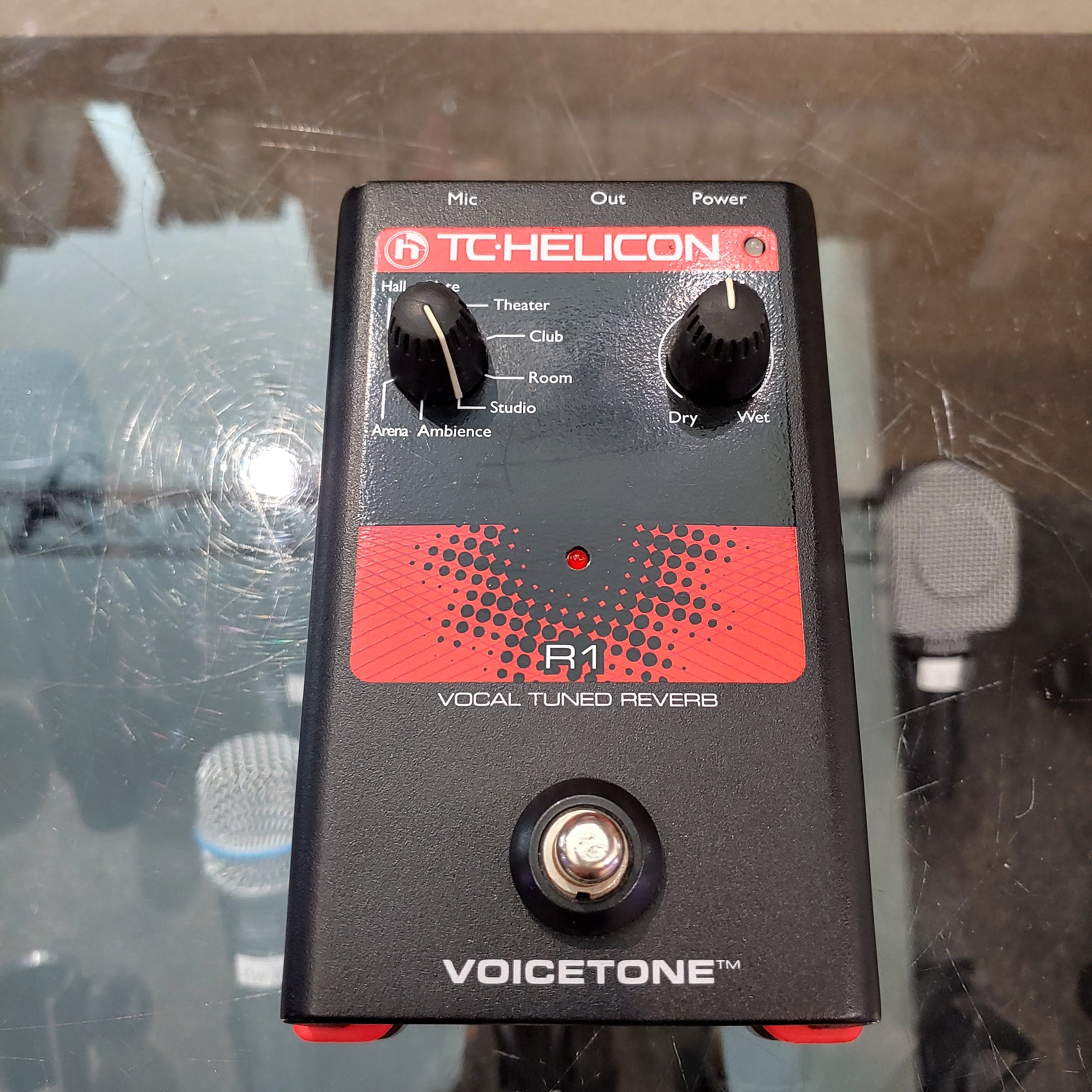 TC-Helicon Voicetone R1