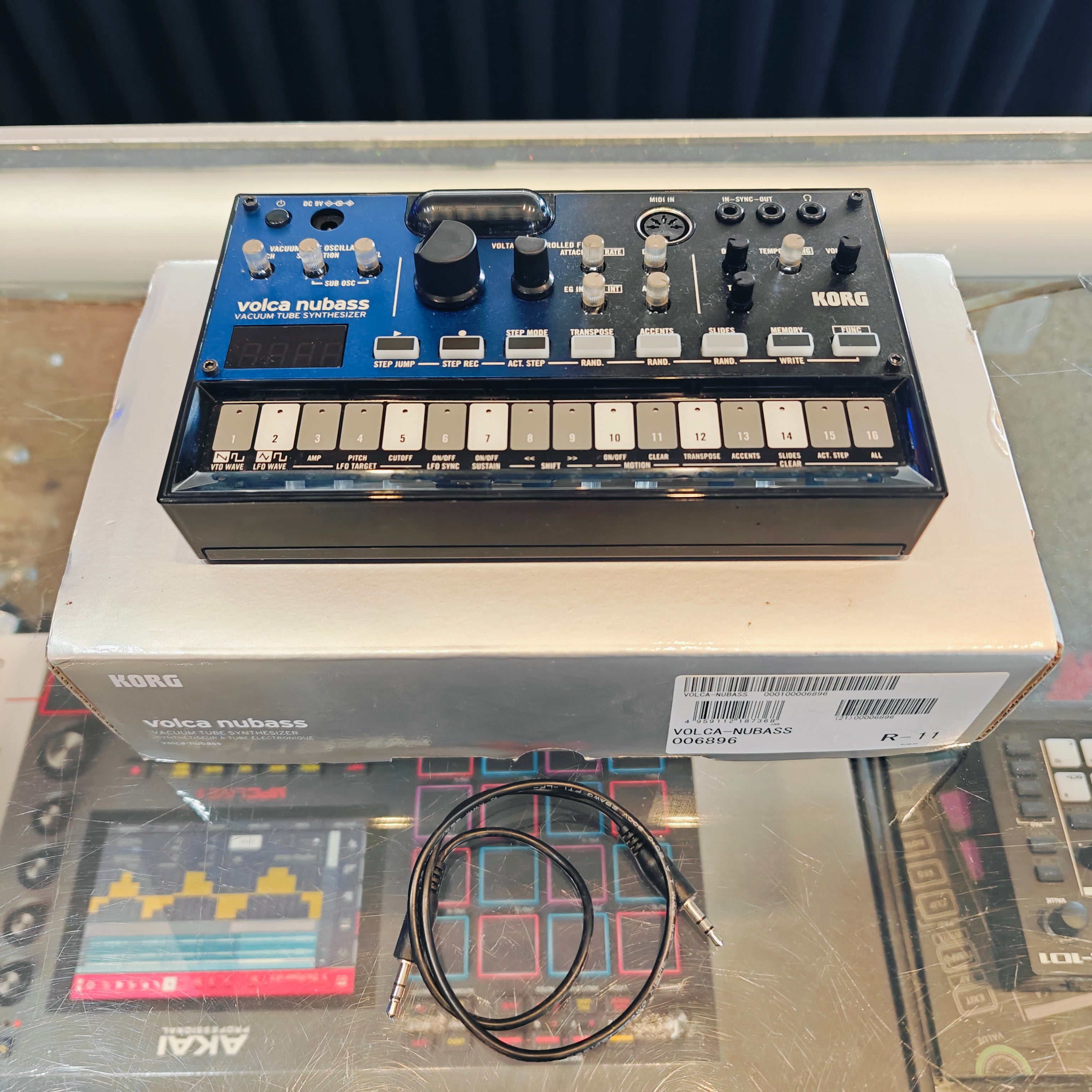 Korg Volca Nubass Vacuum tube Synth