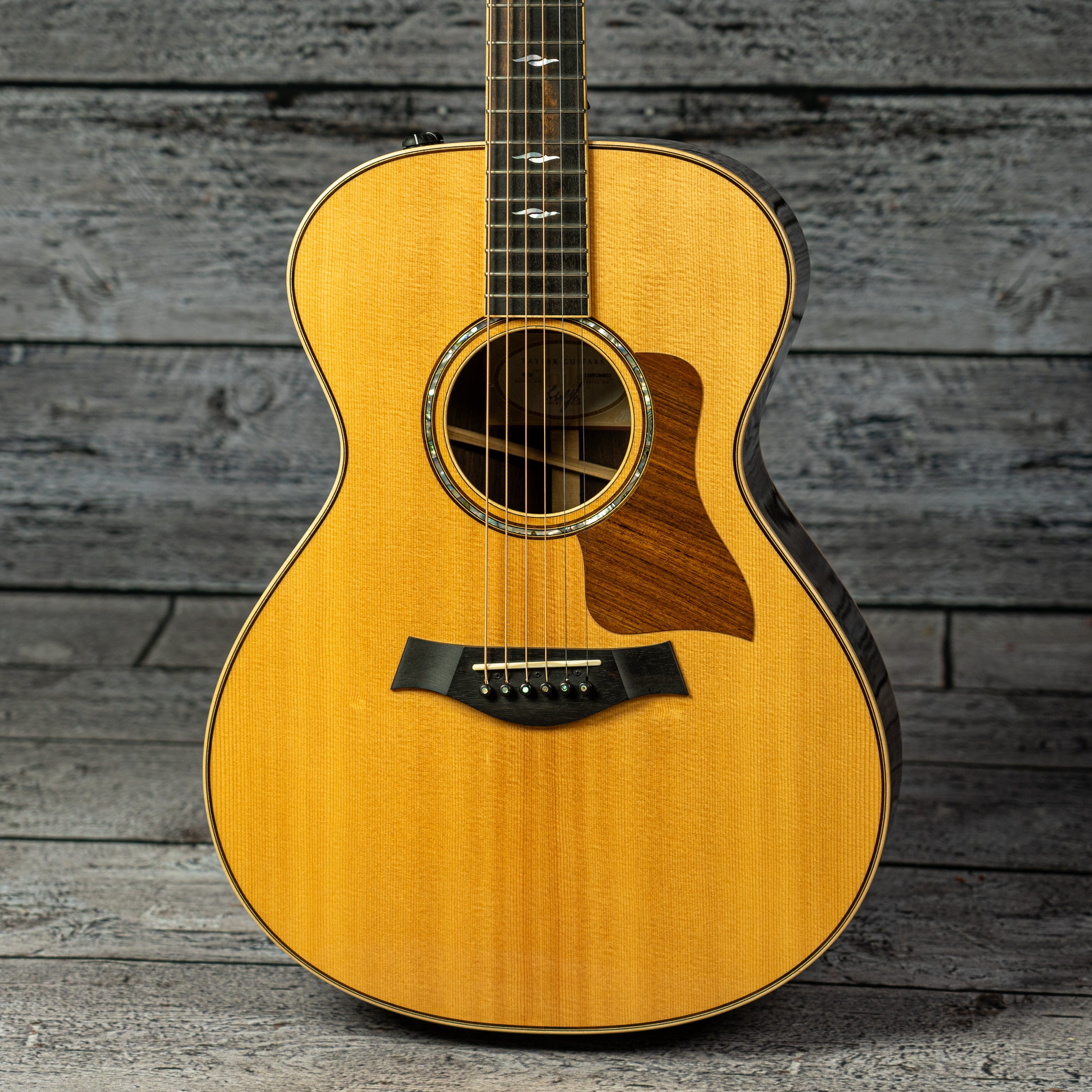 Taylor 812e (USED)